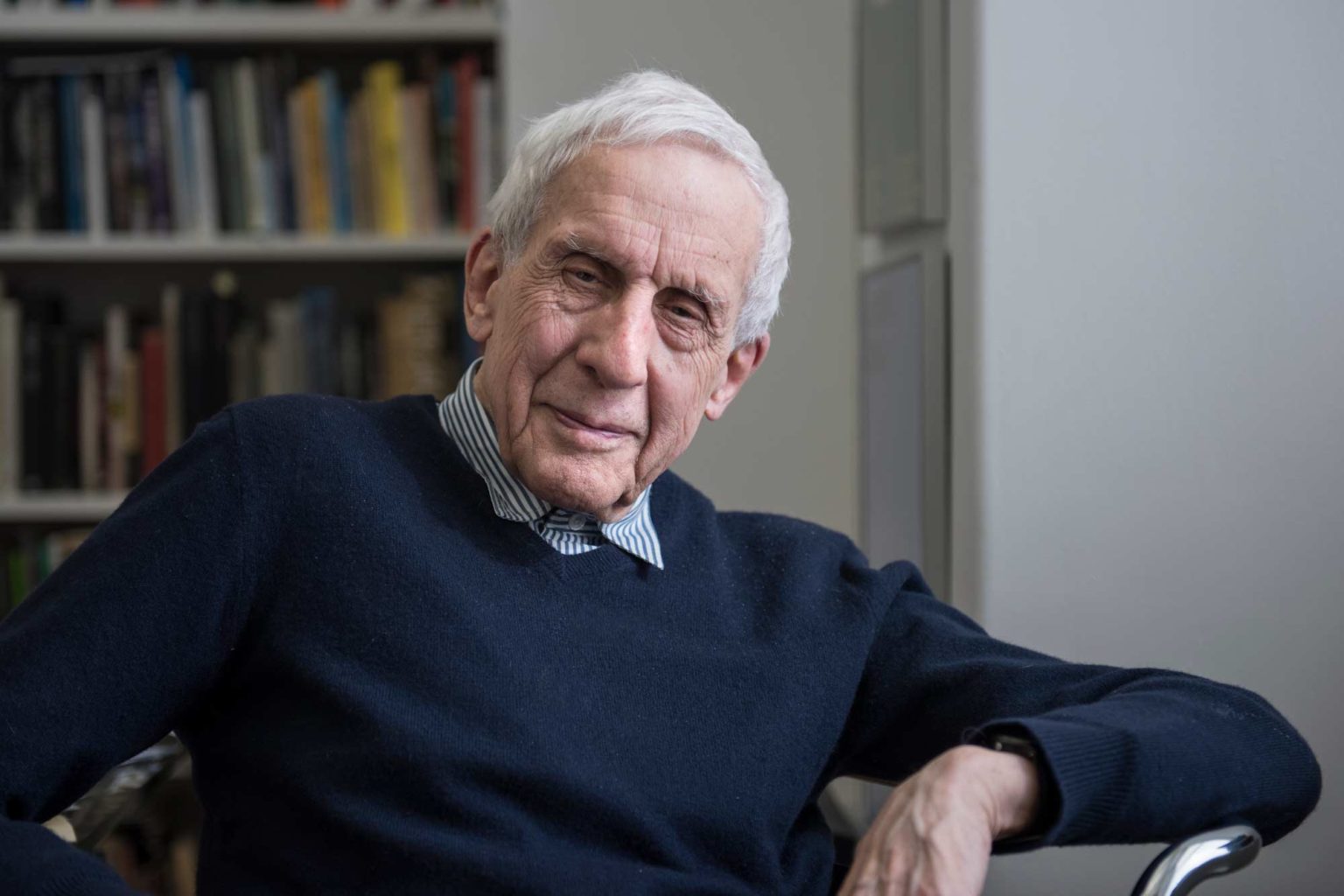 Kenneth Frampton: Modernization & the Presence of Architecture ...